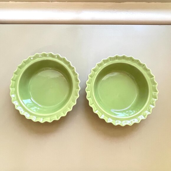 Chantal | Kitchen | Chantal Dishes Set Of 2 Green 5 Cups Round Mini Pie ...